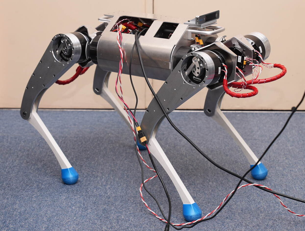 MEVIUSとCoREの紹介、機体の組み立て – 4足歩行ロボットMEVIUS製作 Part.1 | アールティ 移動型ロボットブログ